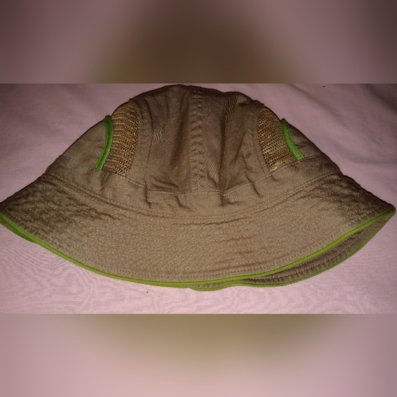 Club Monaco | Accessories | Club Monaco Bucket Hat With Side Mersh ...